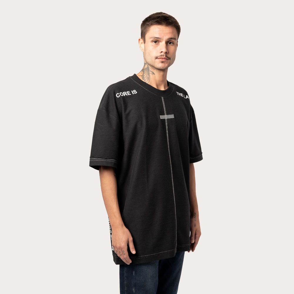 T-Shirt-Box-Fit-Recorte-Core-Preto-1.jpg?v=638512479702800000