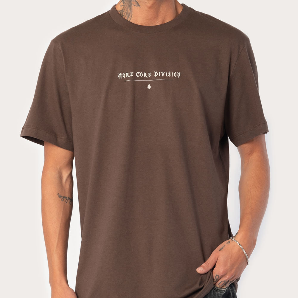 Camiseta Regular MCD More Core Division Caligraffiti