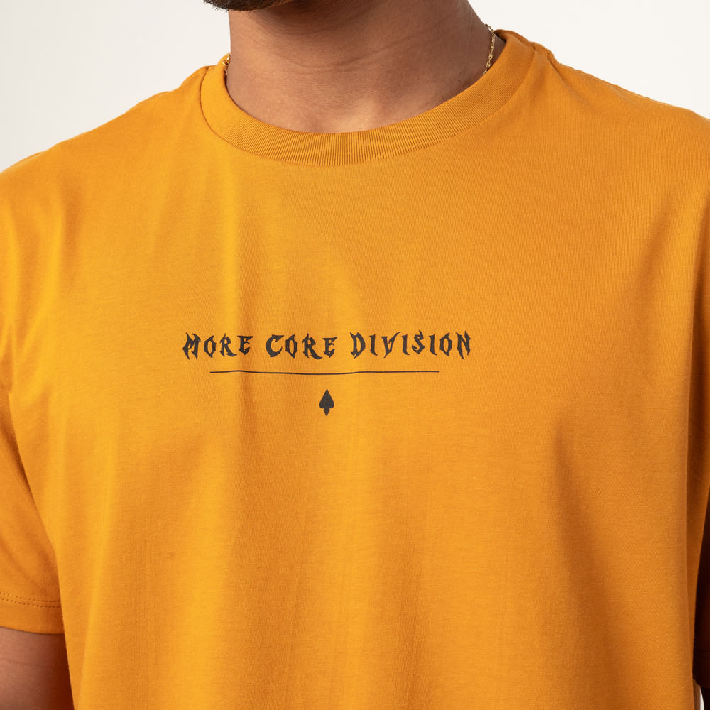 Camiseta Regular MCD More Core Division Caligraffiti
